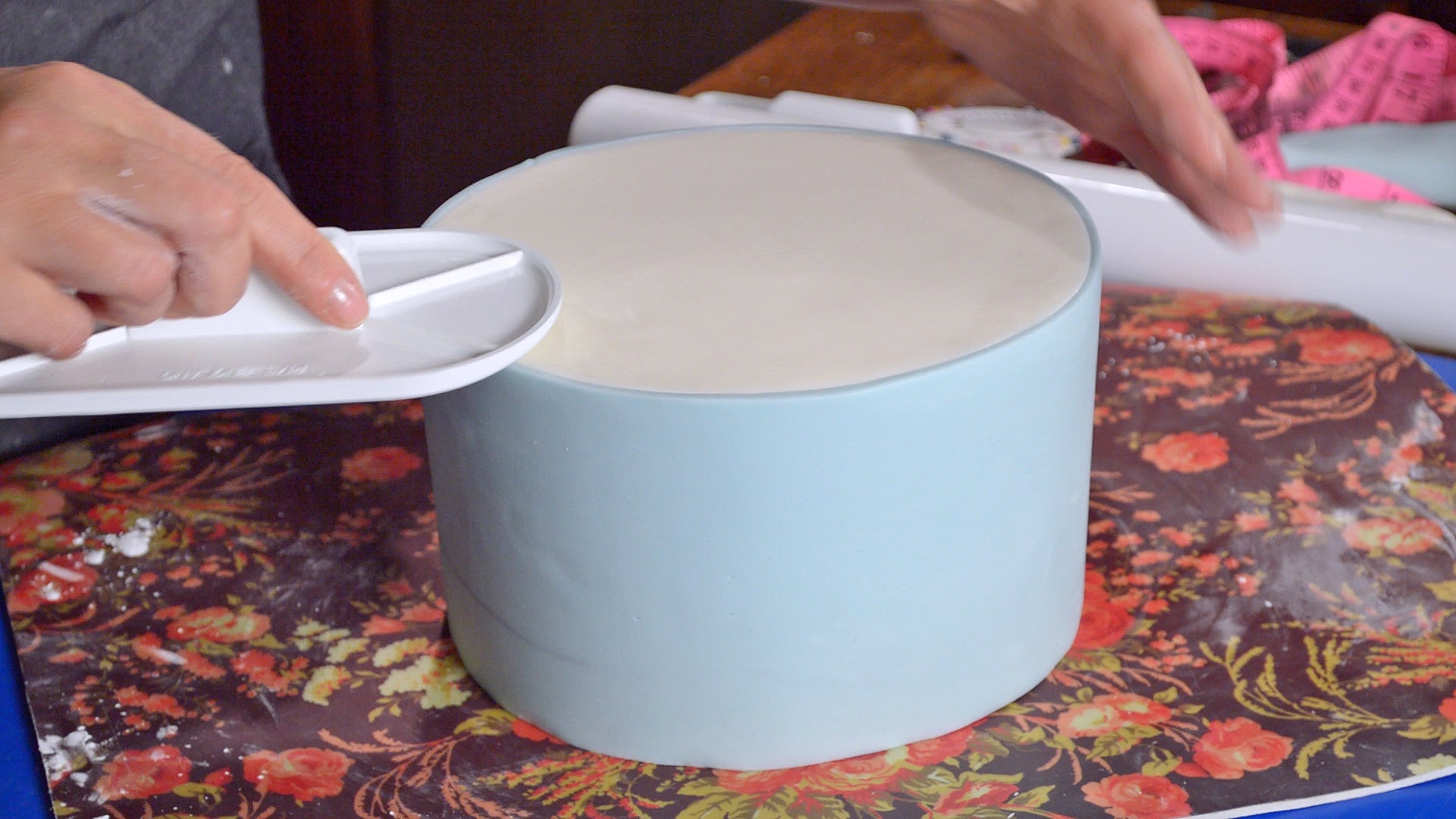 Paneling Fondant Over Cake | Super Cleab and Sharp Edges